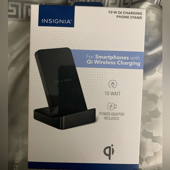 Insignia | Cell Phones & Accessories | Insignia W Qi Charging Phone ...